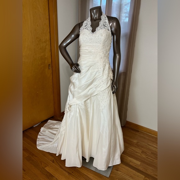 David's Bridal | Dresses | Davids Bridal Ivory Style V394 Taffeta And ...